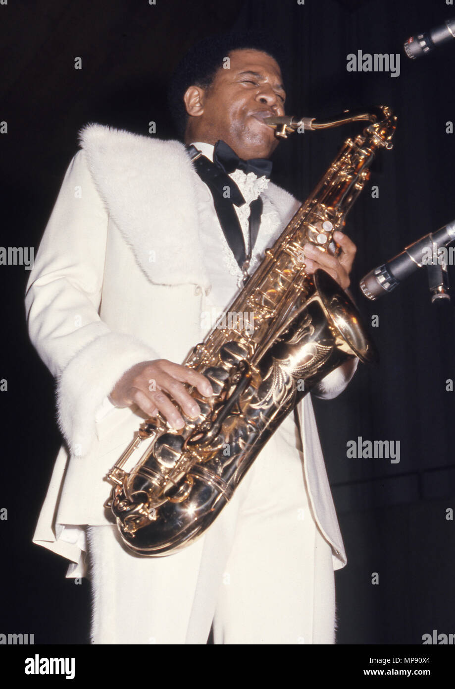 Singer junior hi-res stock photography and images - Alamy