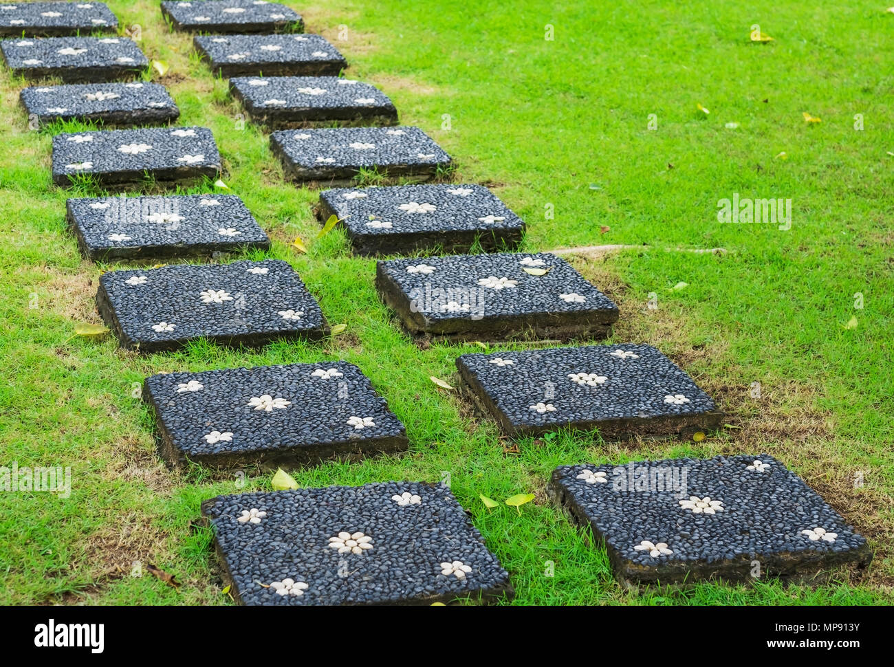 Stone paved path pathway hi-res stock photography and images - Alamy