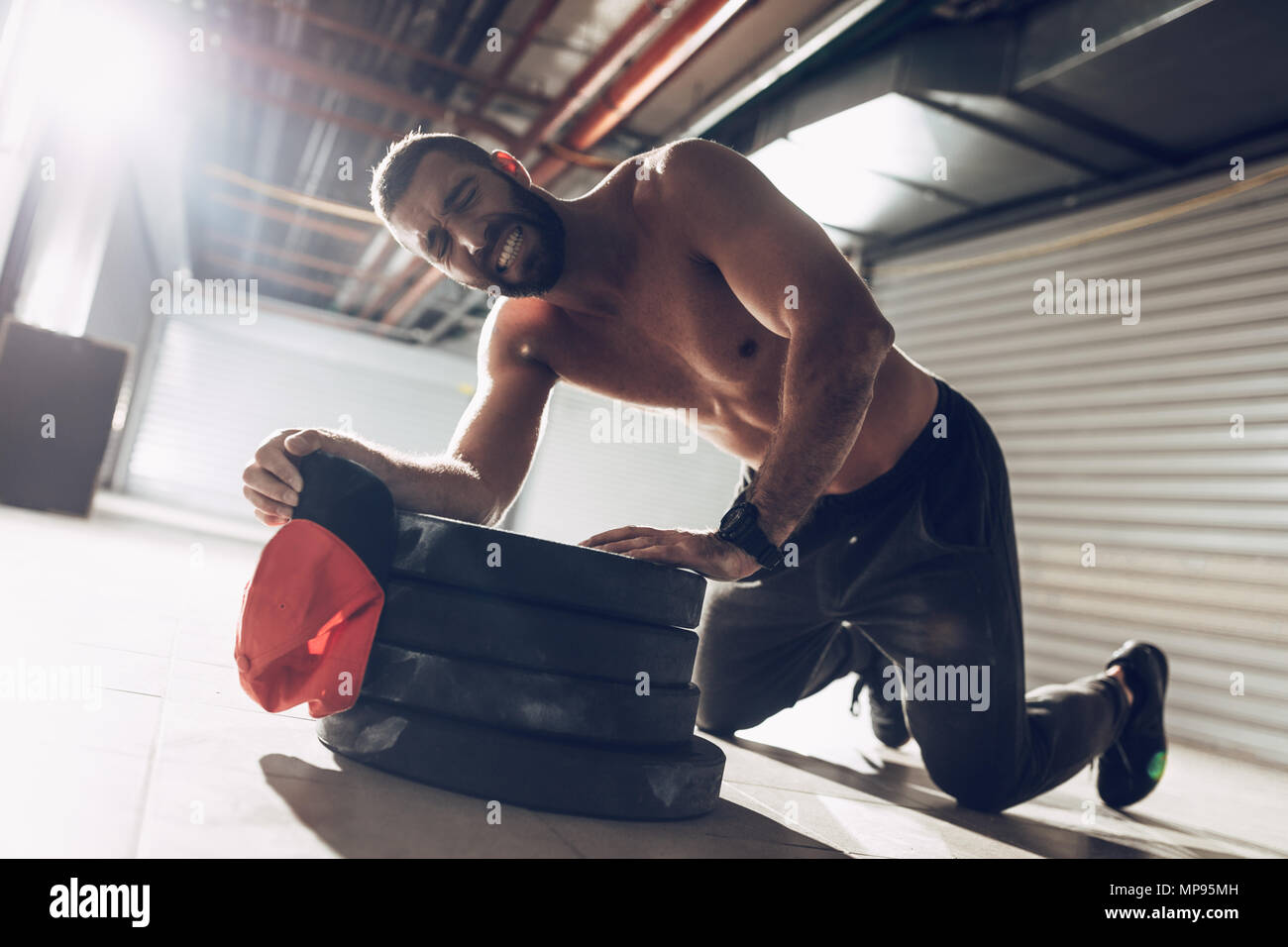 Hard heavy strength training hi-res stock photography and images - Alamy