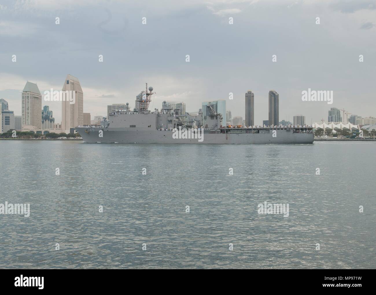 The U.S. Navy Whidbey Island-class amphibious dock landing ship USS ...