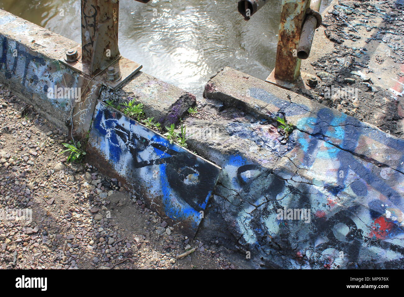 Glimpse of the Graffiti Bridge in Chicago, Illinois Stock Photo - Alamy
