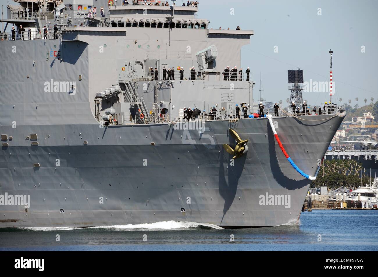 The U.S. Navy Whidbey Island-class amphibious dock landing ship USS ...