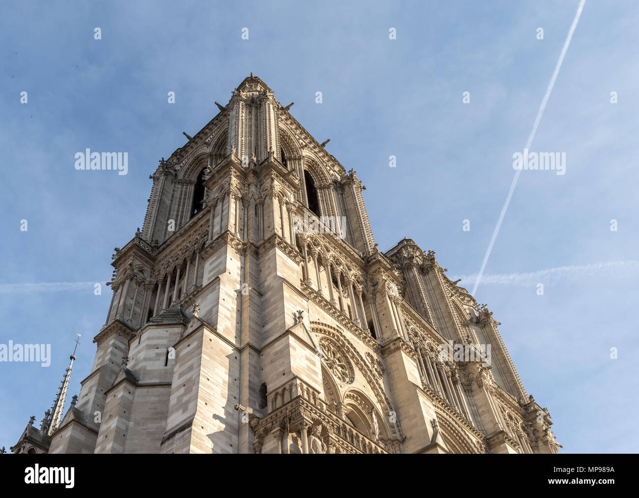 Side view notre dame cathedral paris hi-res stock photography and ...