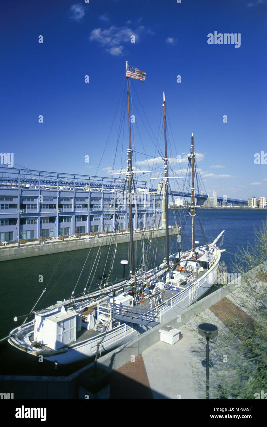 1988 HISTORICAL PENN’S LANDING PHILADELPHIA WATERFRONT PENNSYLVANIA USA ...