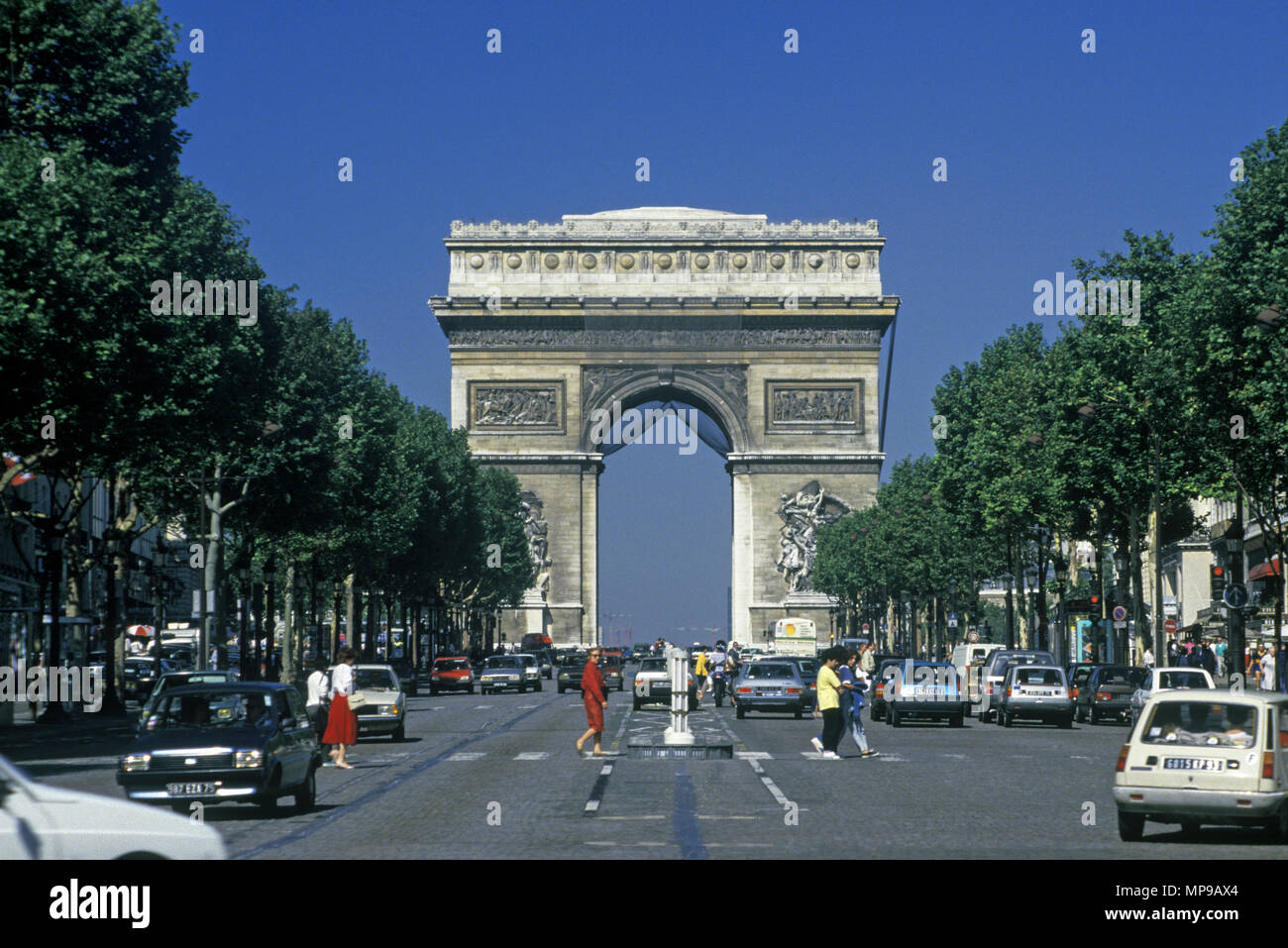 Avenue des champs elysees, paris hi-res stock photography and images ...