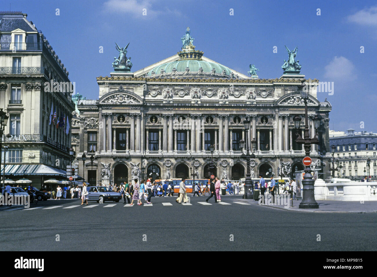 Opera paris scene hi-res stock photography and images - Alamy