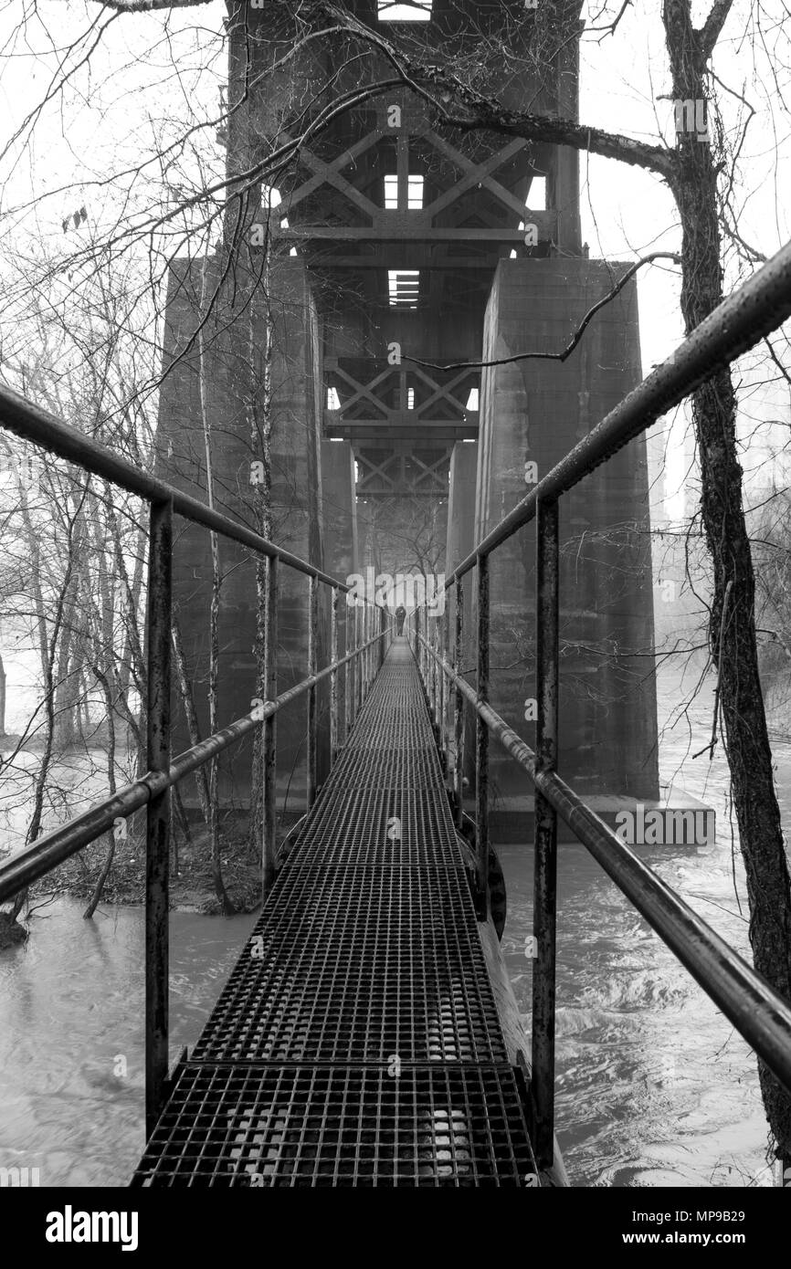 Industrial steel walkway Black and White Stock Photos & Images - Alamy
