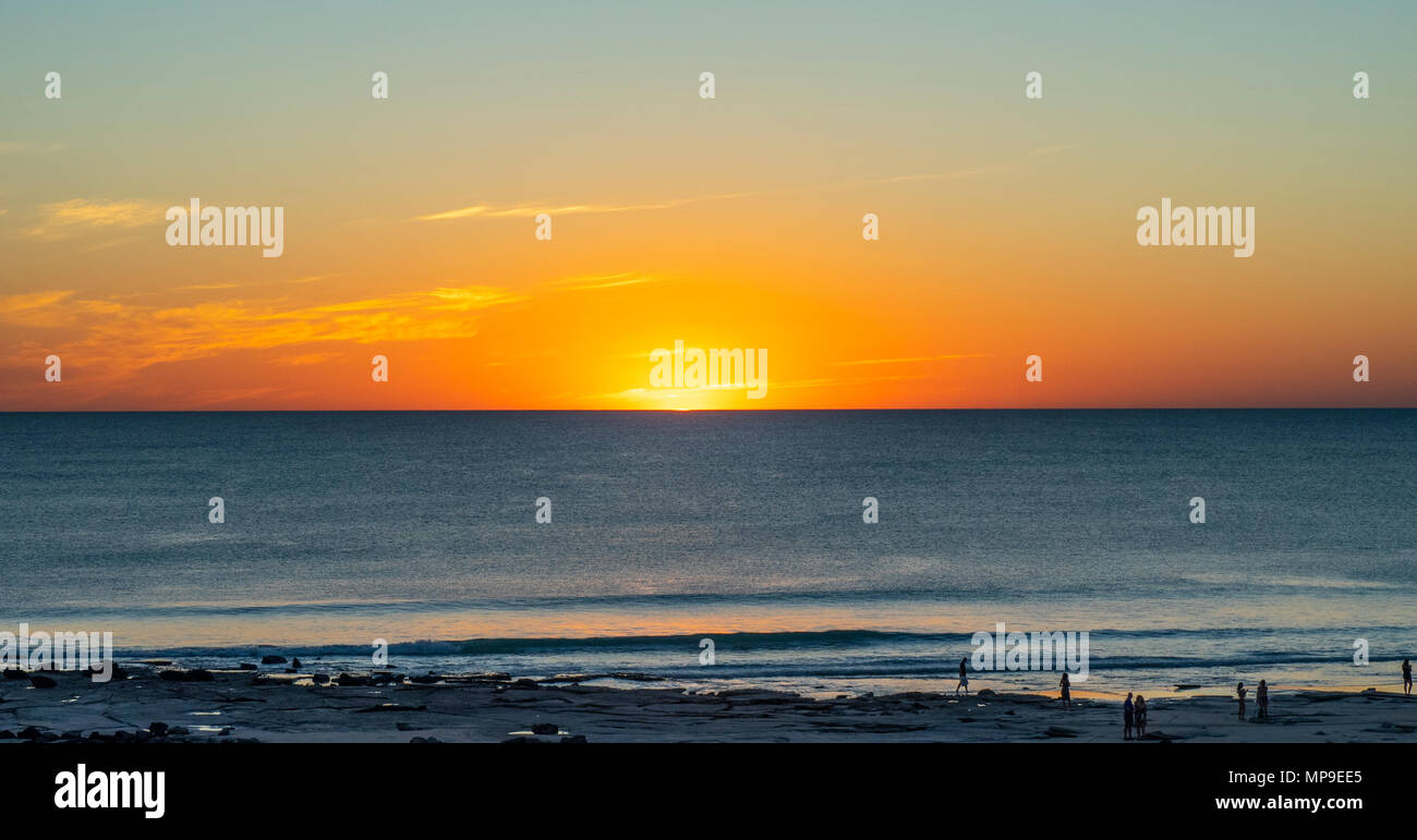 Australian sunset cable beach broome hi-res stock photography and ...