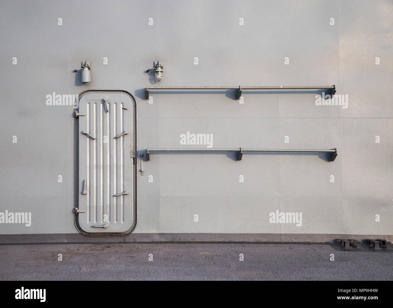 Ship door lock hi-res stock photography and images - Alamy