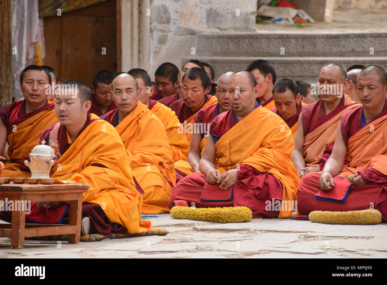 Buddhist monks meditating hi-res stock photography and images - Alamy
