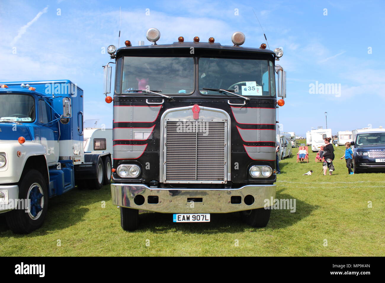 Classic lorries hi-res stock photography and images - Alamy