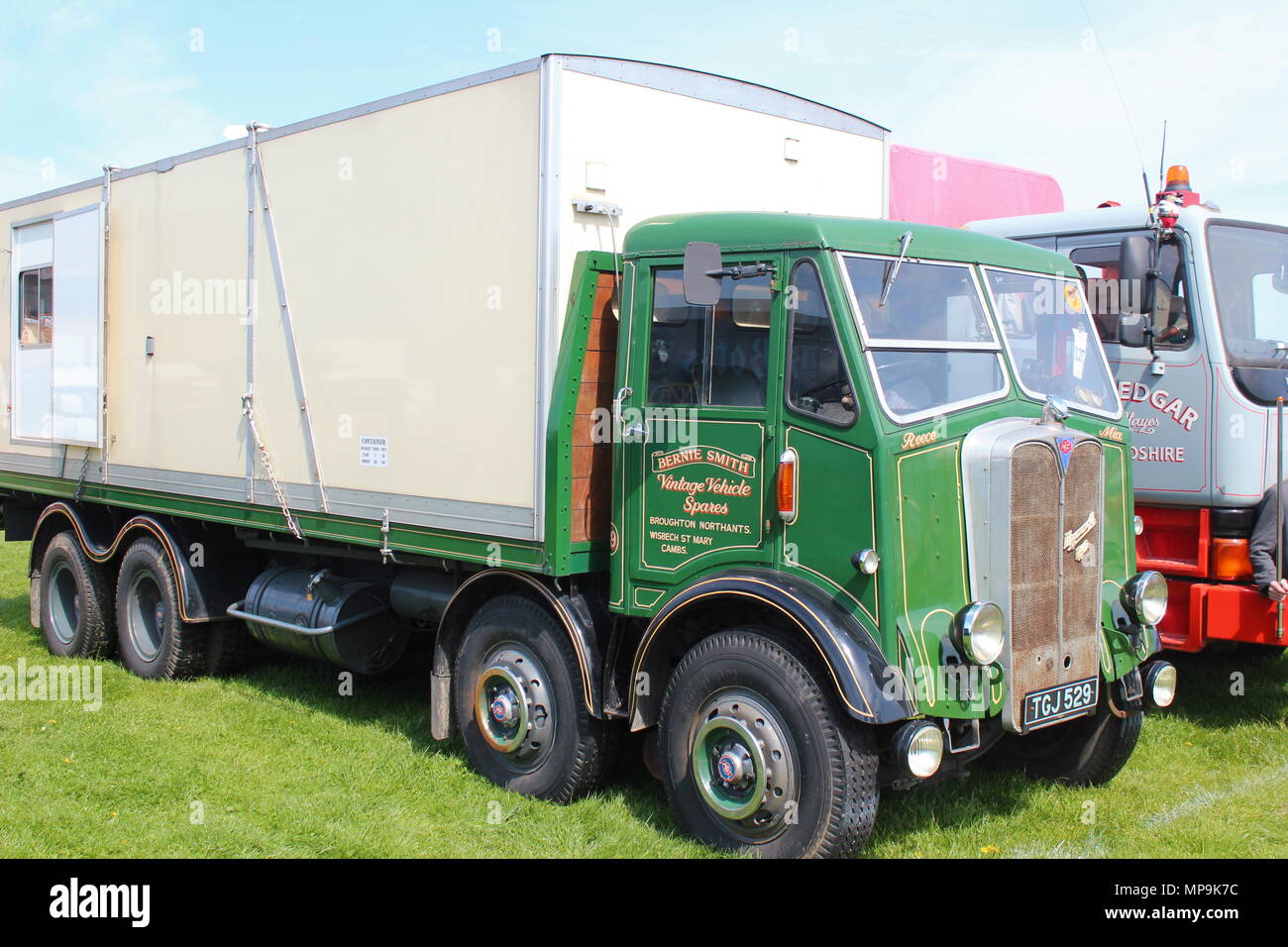 Classic lorries hi-res stock photography and images - Alamy