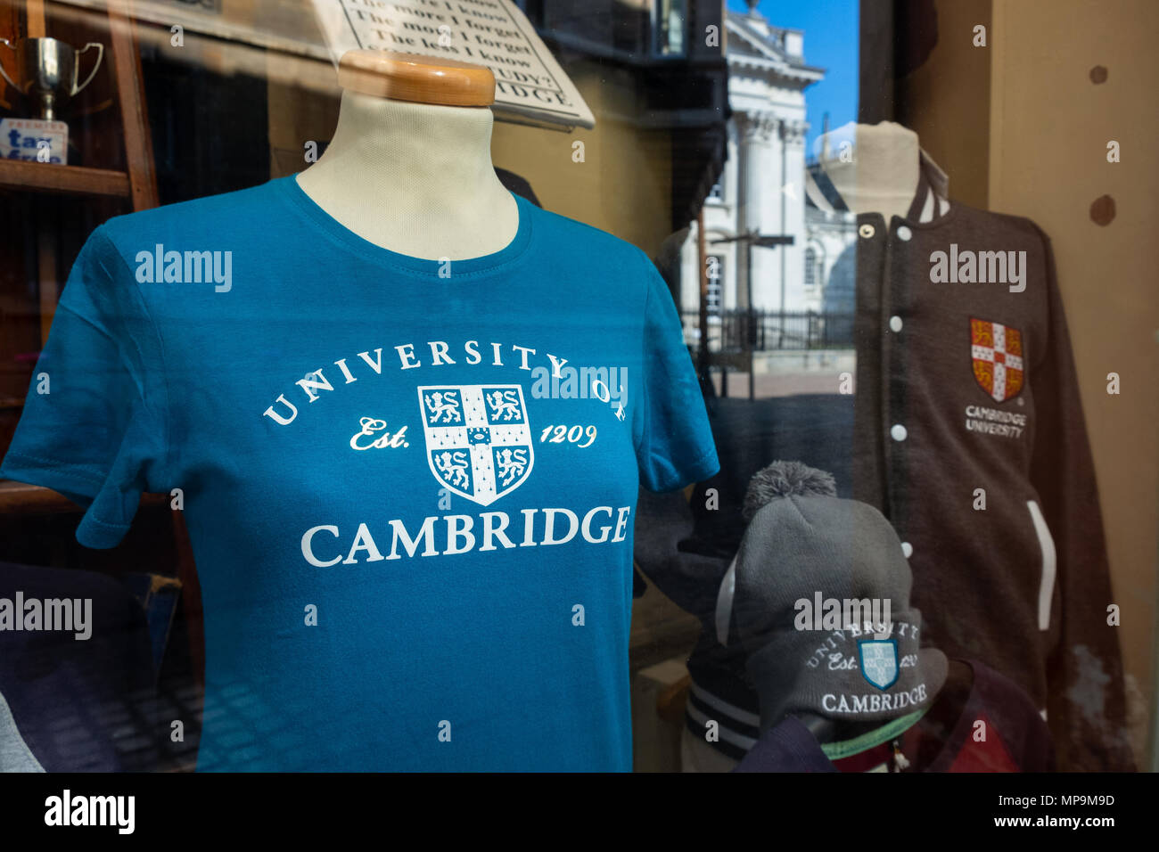 Shop cambridge souvenirs university hi-res stock photography and images ...
