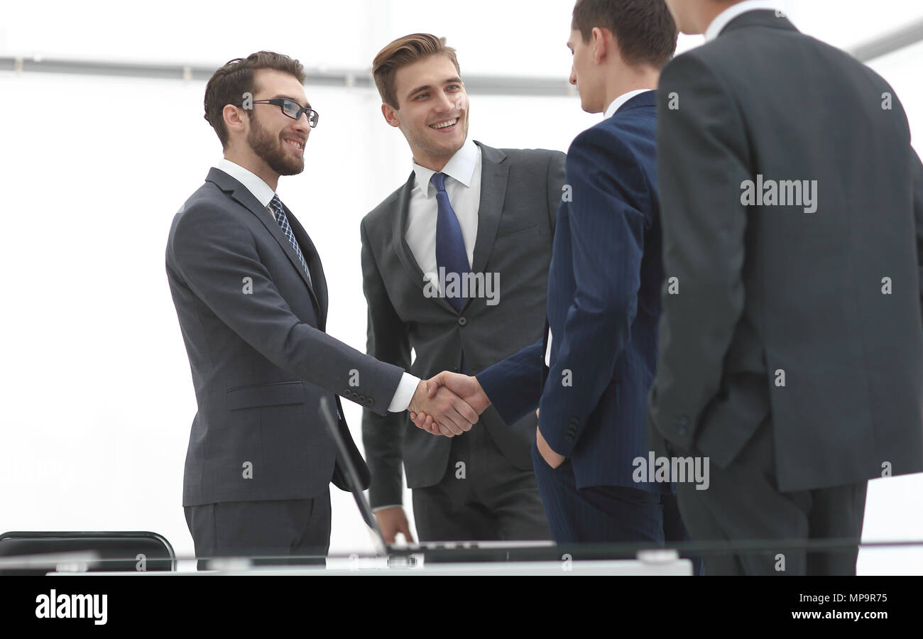 welcome handshake of business partners Stock Photo - Alamy