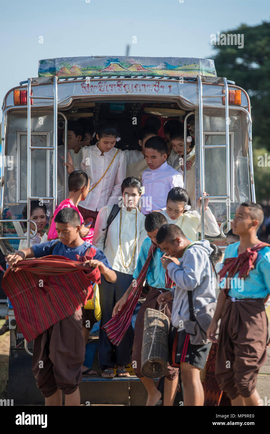 Pick up bus hi-res stock photography and images - Alamy