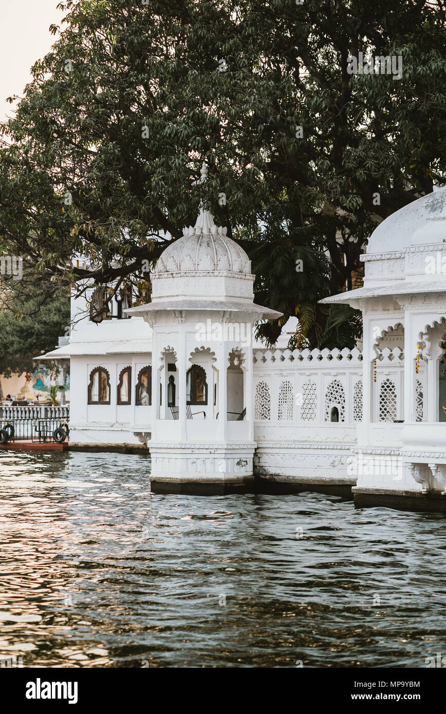White archways hi-res stock photography and images - Alamy