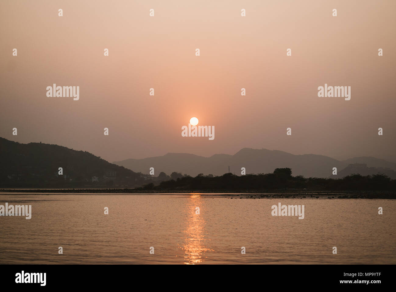 Smoggy sunset hi-res stock photography and images - Alamy