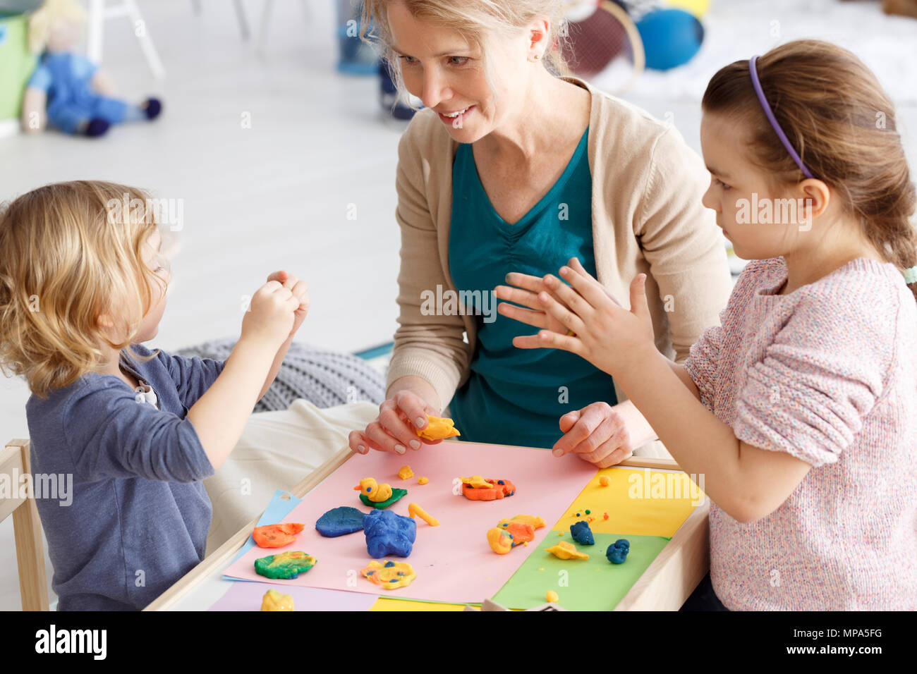 Children art classes hi-res stock photography and images - Alamy