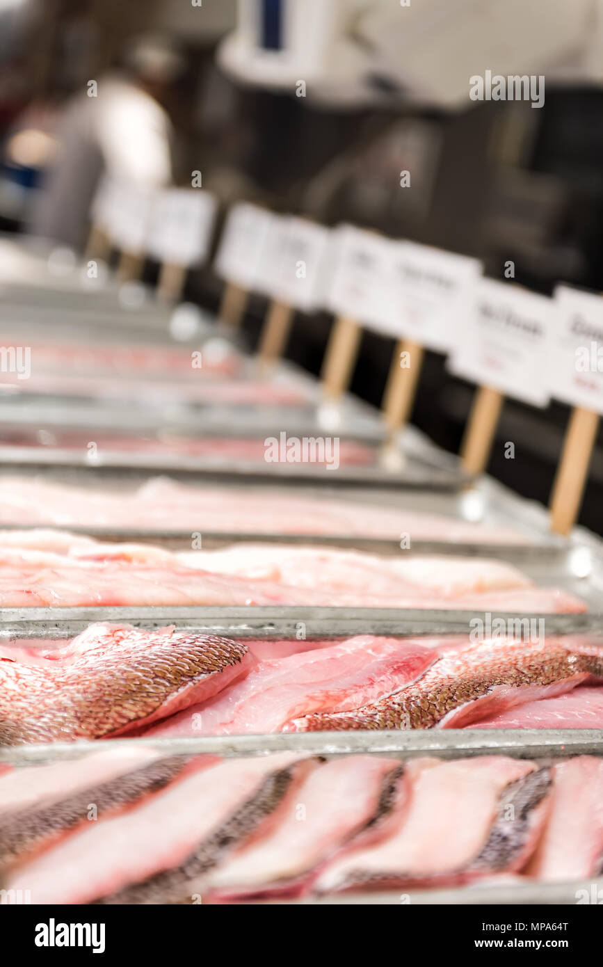 Fresh seafood display supermarket hi-res stock photography and images ...