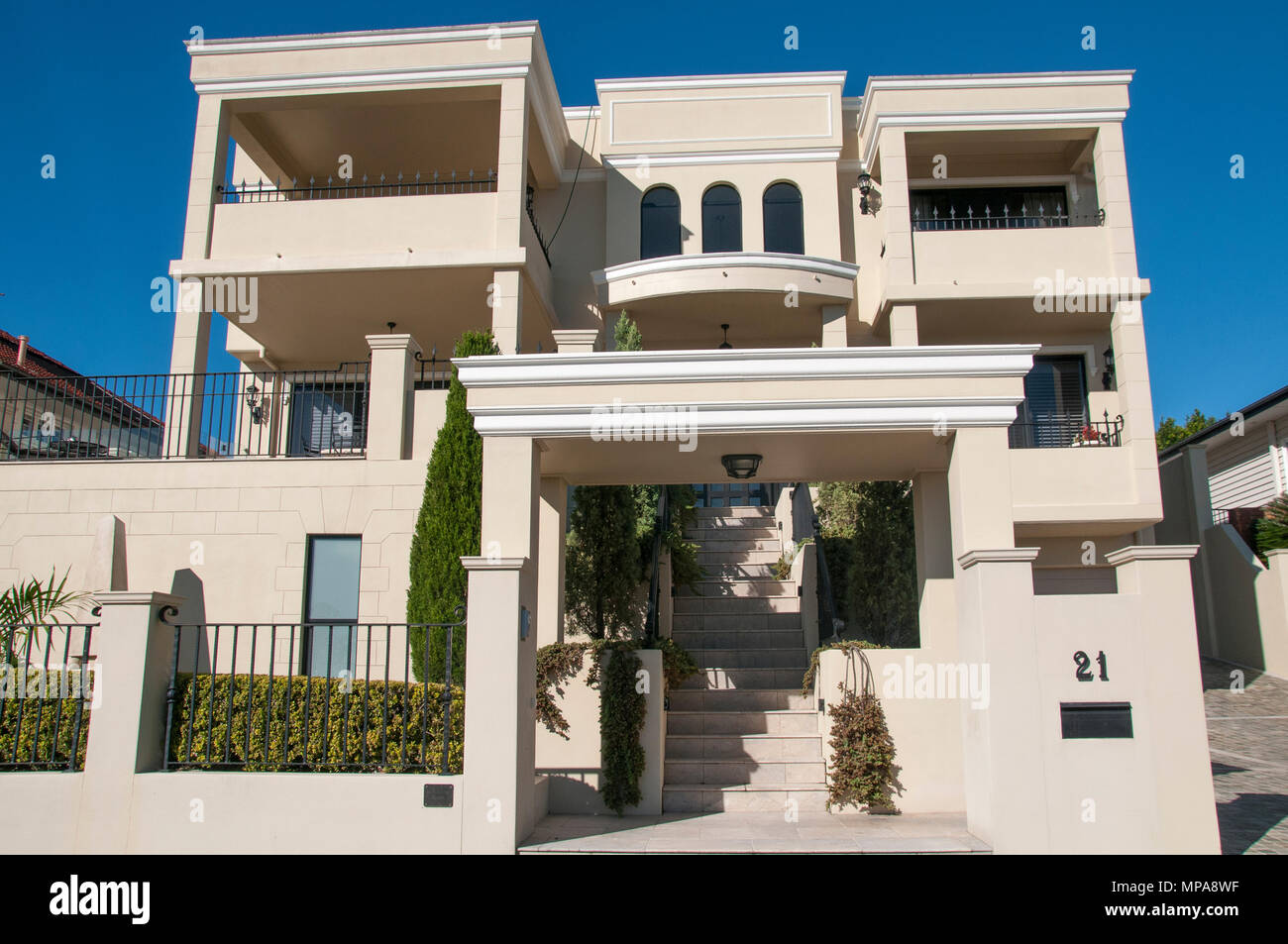 Showcase architecture hi-res stock photography and images - Alamy