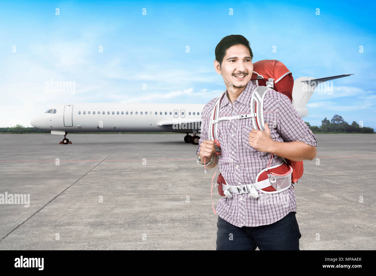 Man woman asian backpacker hi-res stock photography and images - Alamy