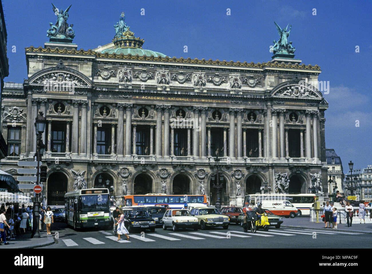 Opera paris hi-res stock photography and images - Alamy