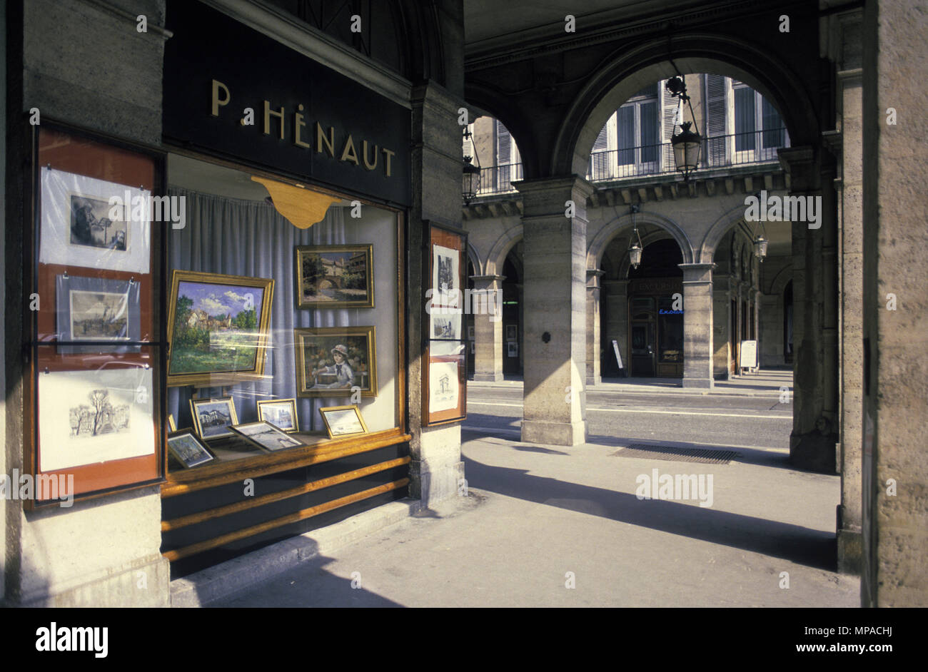 Rue de rivoli shops hi-res stock photography and images - Alamy