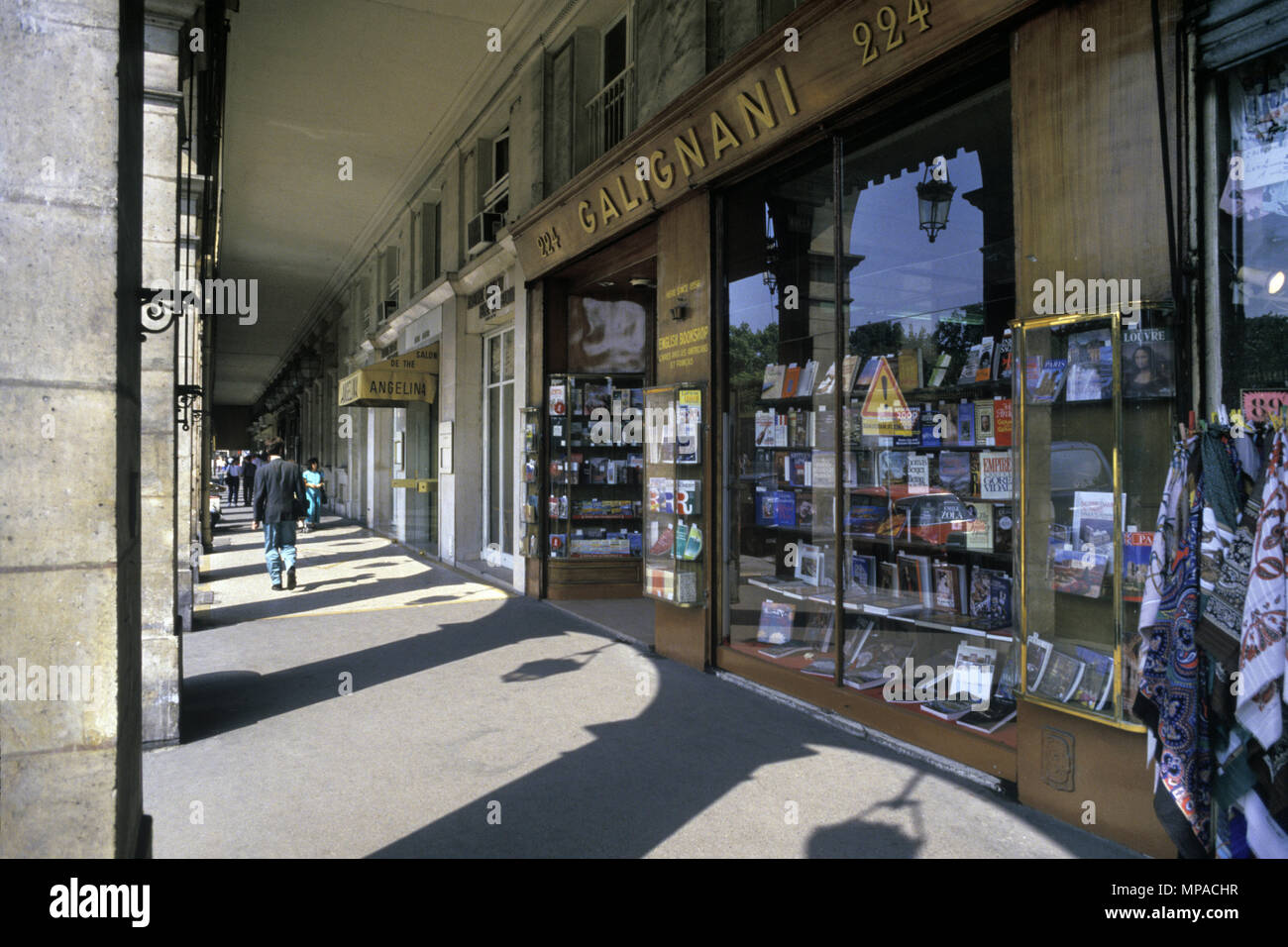 1988 HISTORICAL SHOP FRONT ARCADED RUE DE RIVOLI PARIS FRANCE Stock ...