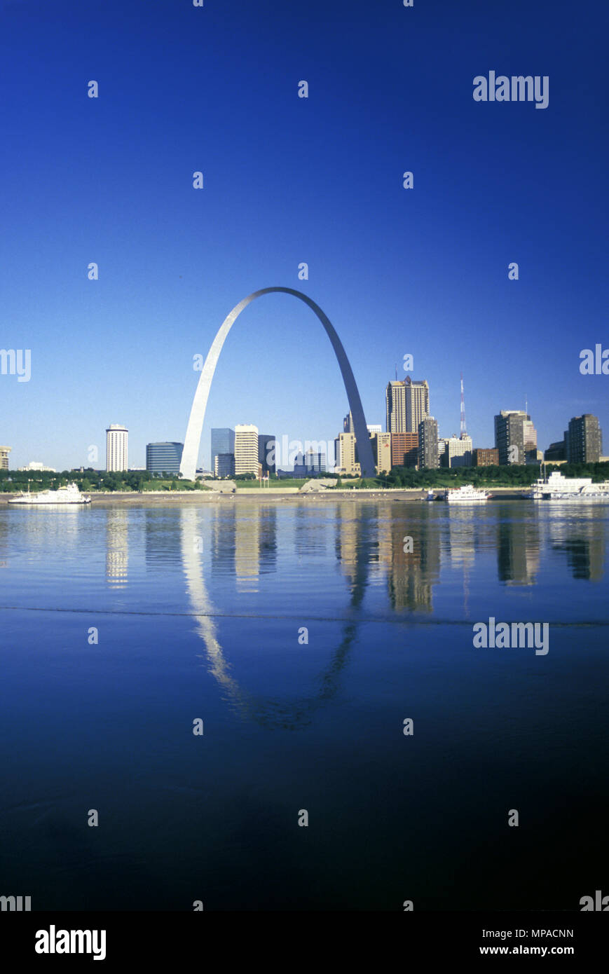 1988 HISTORICAL GATEWAY TO THE WEST ARCH (©EERO SAARINEN 1965) DOWNTOWN ...