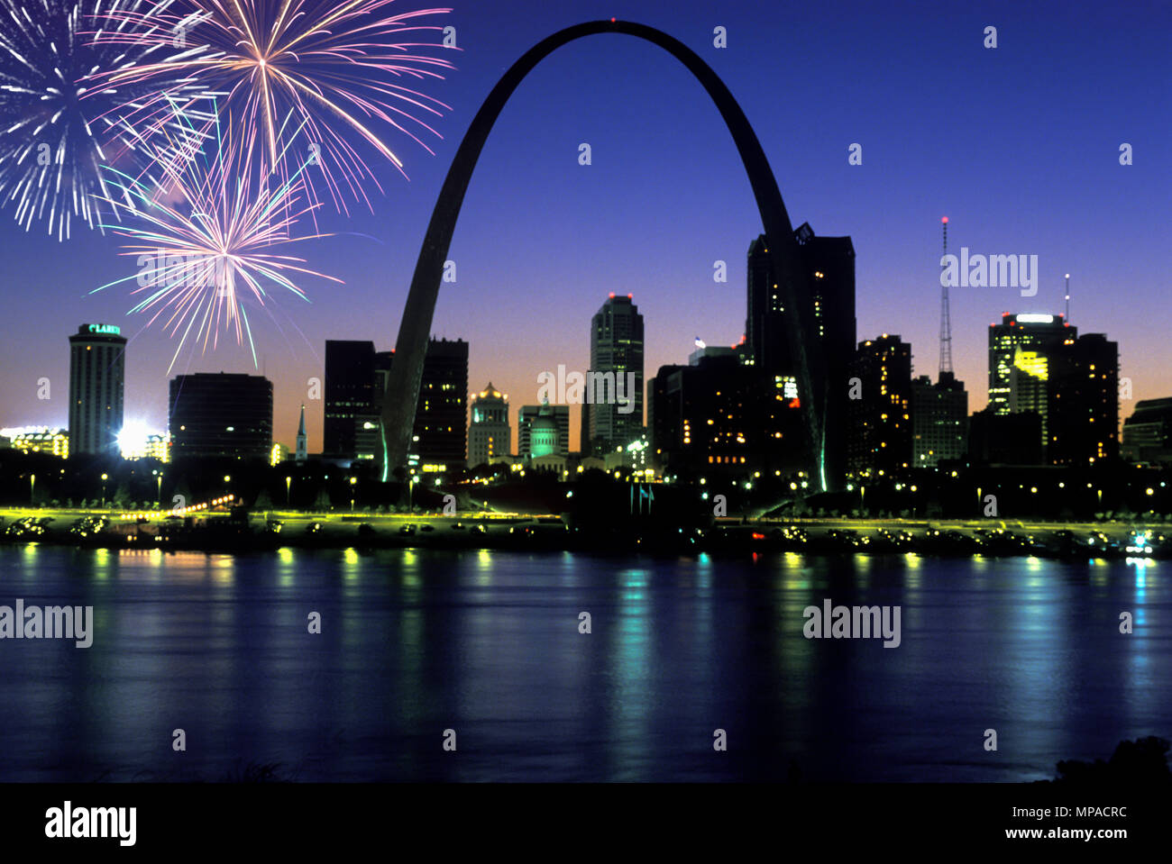 1988 HISTORICAL GATEWAY TO THE WEST ARCH (©EERO SAARINEN 1965) DOWNTOWN ...