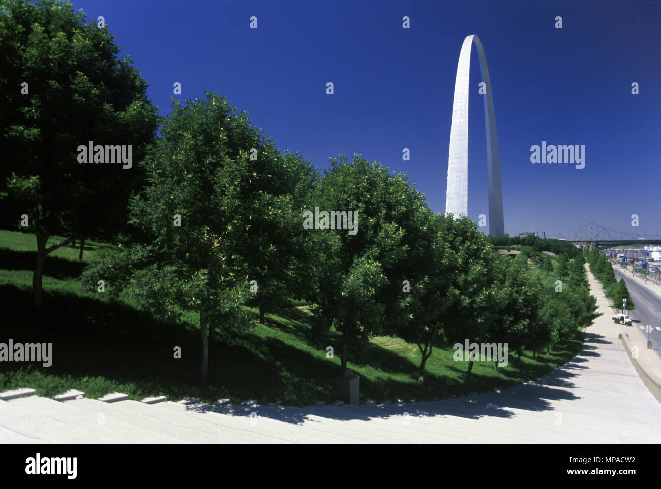 1988 HISTORICAL GATEWAY TO THE WEST ARCH (©EERO SAARINEN 1965 ...