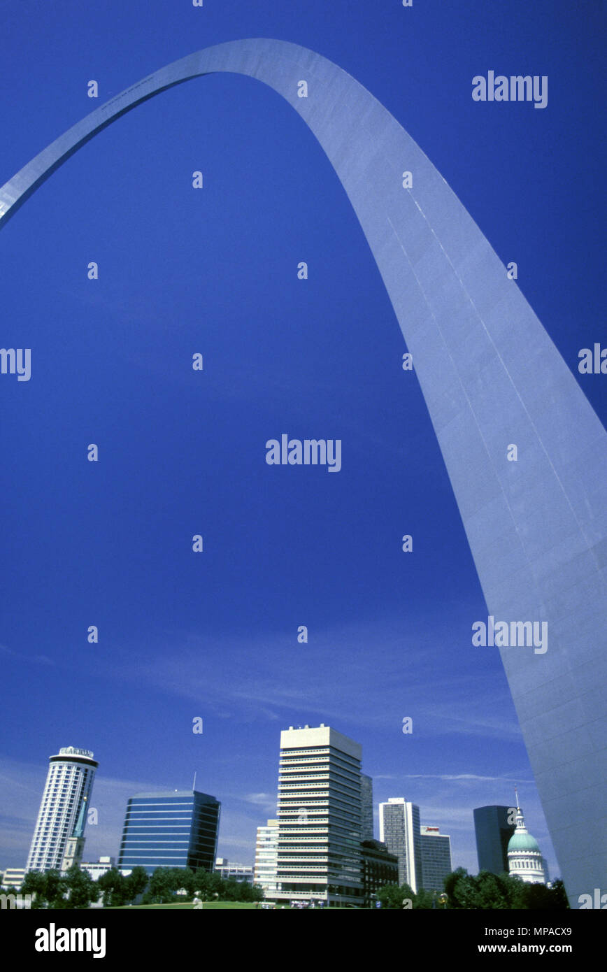 1988 HISTORICAL GATEWAY TO THE WEST ARCH (©EERO SAARINEN 1965 ...