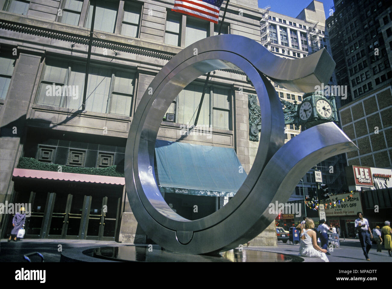 1988 HISTORICAL SCULPTURE MARSHALL FIELD BUILDING STATE STREET CHICAGO ...