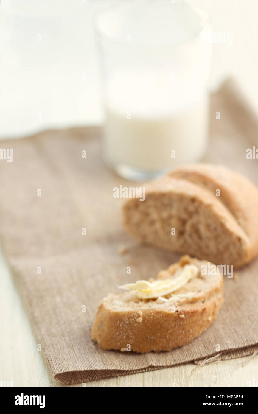 Smear butter on bread knife hi-res stock photography and images - Alamy