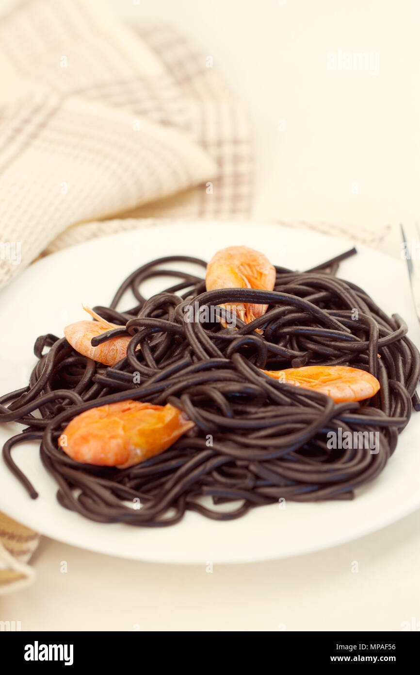 Black spaghetti prawns on hi-res stock photography and images - Alamy