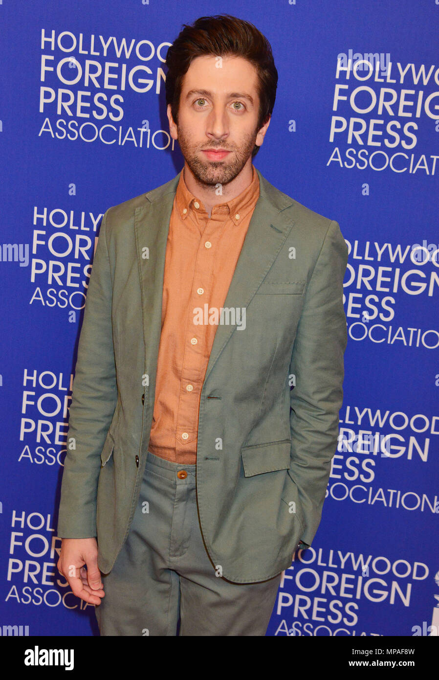Simon helberg 094 red carpet event hi-res stock photography and images ...