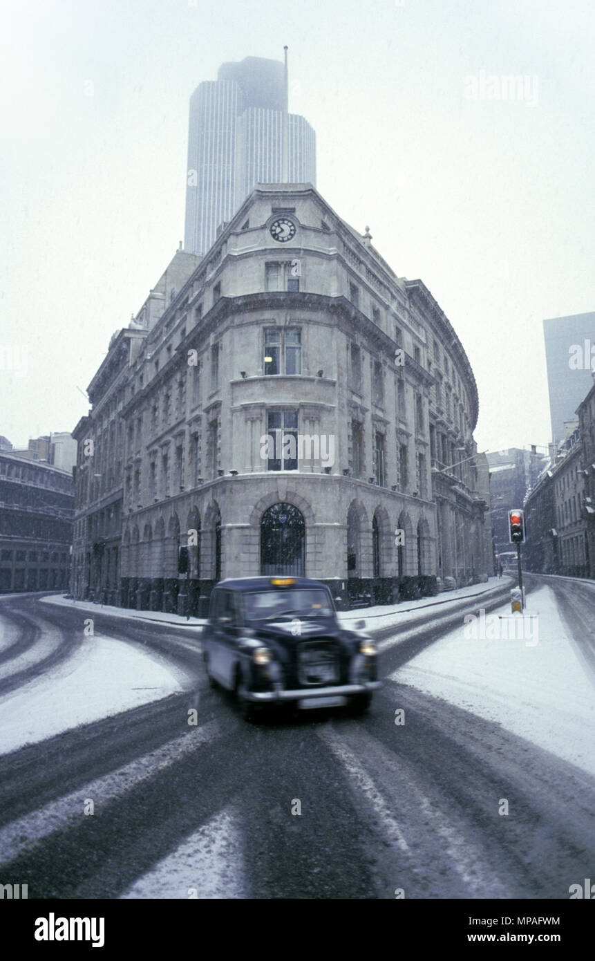 London in the 80s hi-res stock photography and images - Alamy