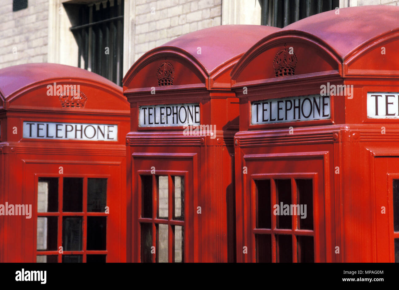 6 red telephone boxes hi-res stock photography and images - Alamy