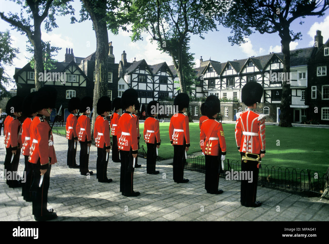1988 HISTORICAL CHANGING OF THE GUARD TOWER OF LONDON ENLAND UK Stock ...