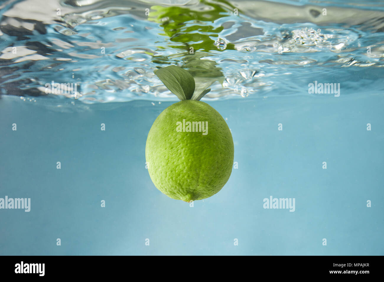 Whole lime falls glass water hi-res stock photography and images - Alamy