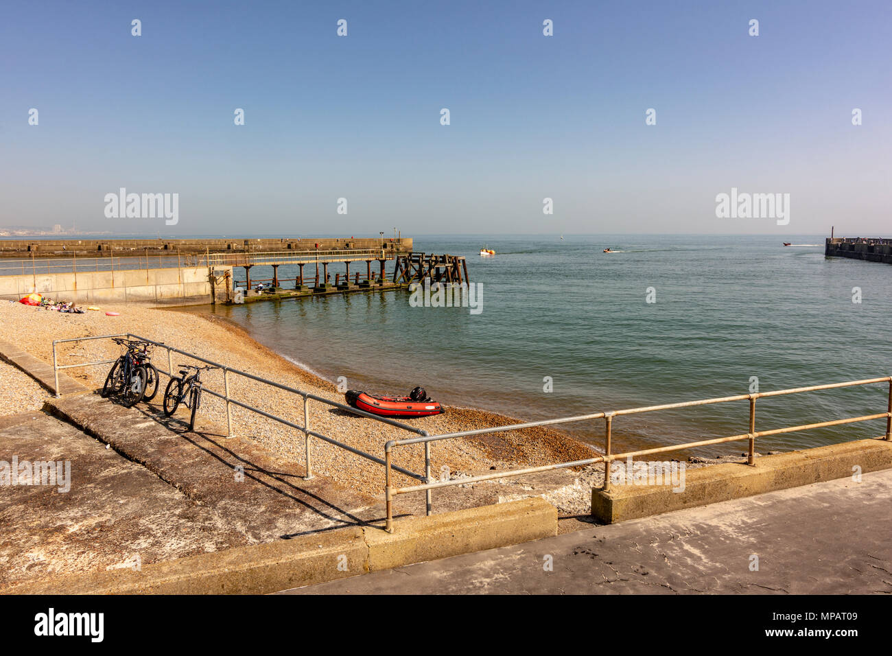 A beach at the Shoreham Harbour entrance, West Sussex, UK Stock Photo ...