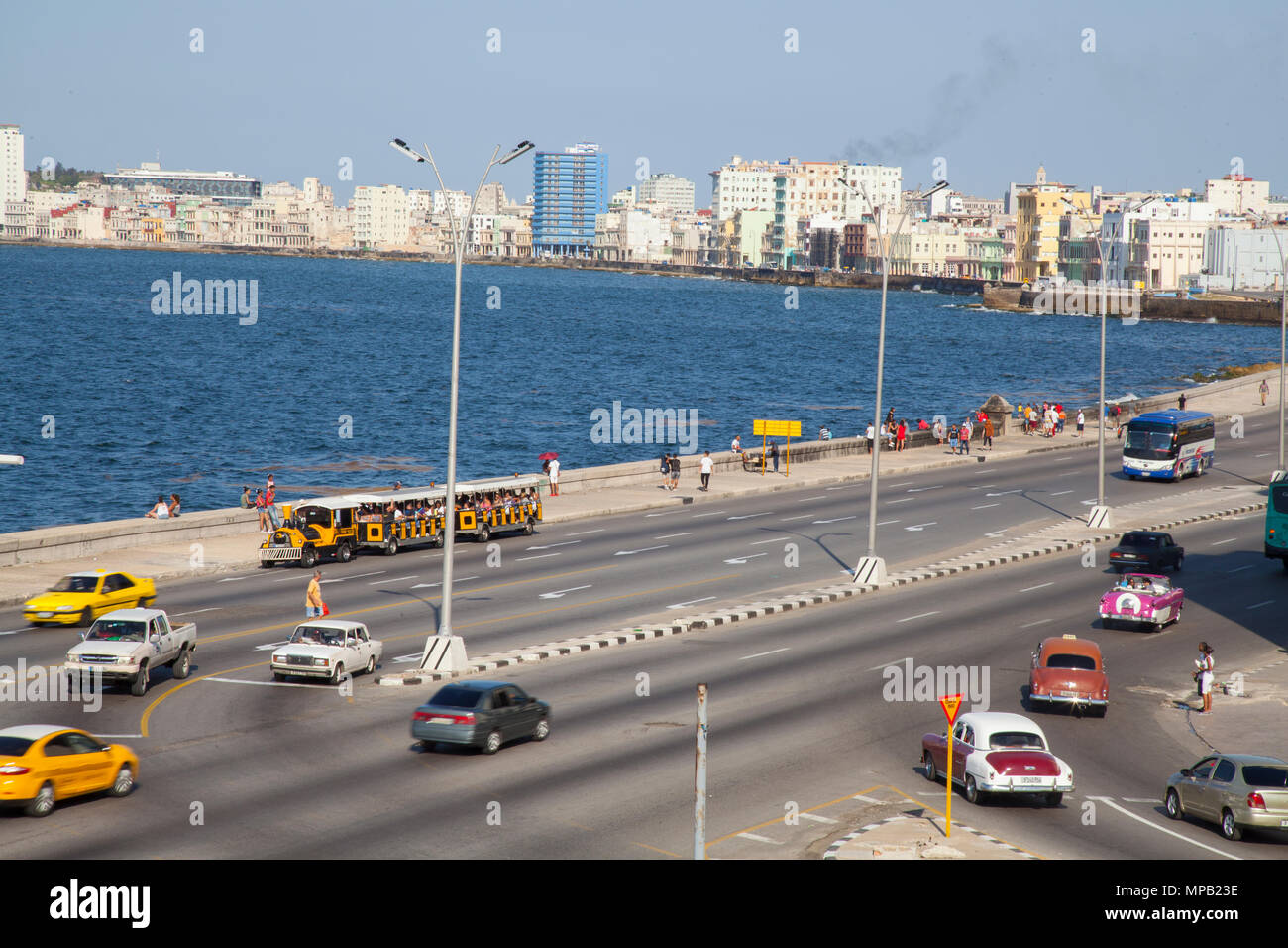 Traffic along the Malecon in Havana Cuba Stock Photo - Alamy