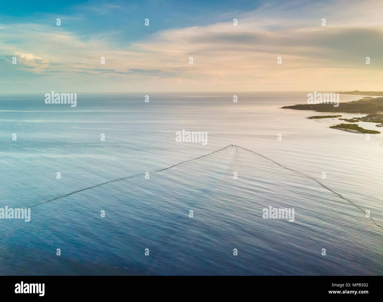 Calm sea boat hi-res stock photography and images - Alamy