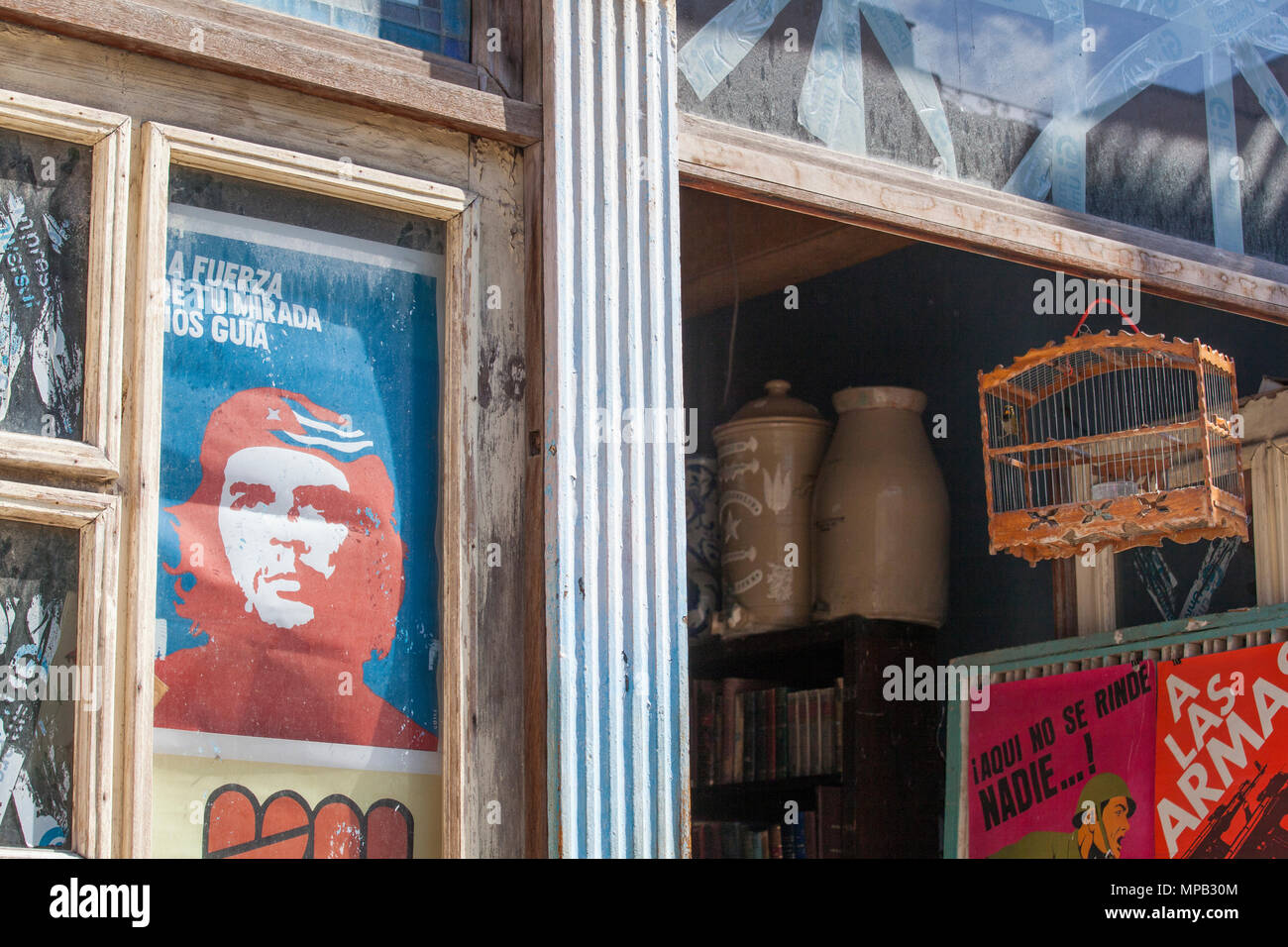 Cuban store hi-res stock photography and images - Alamy