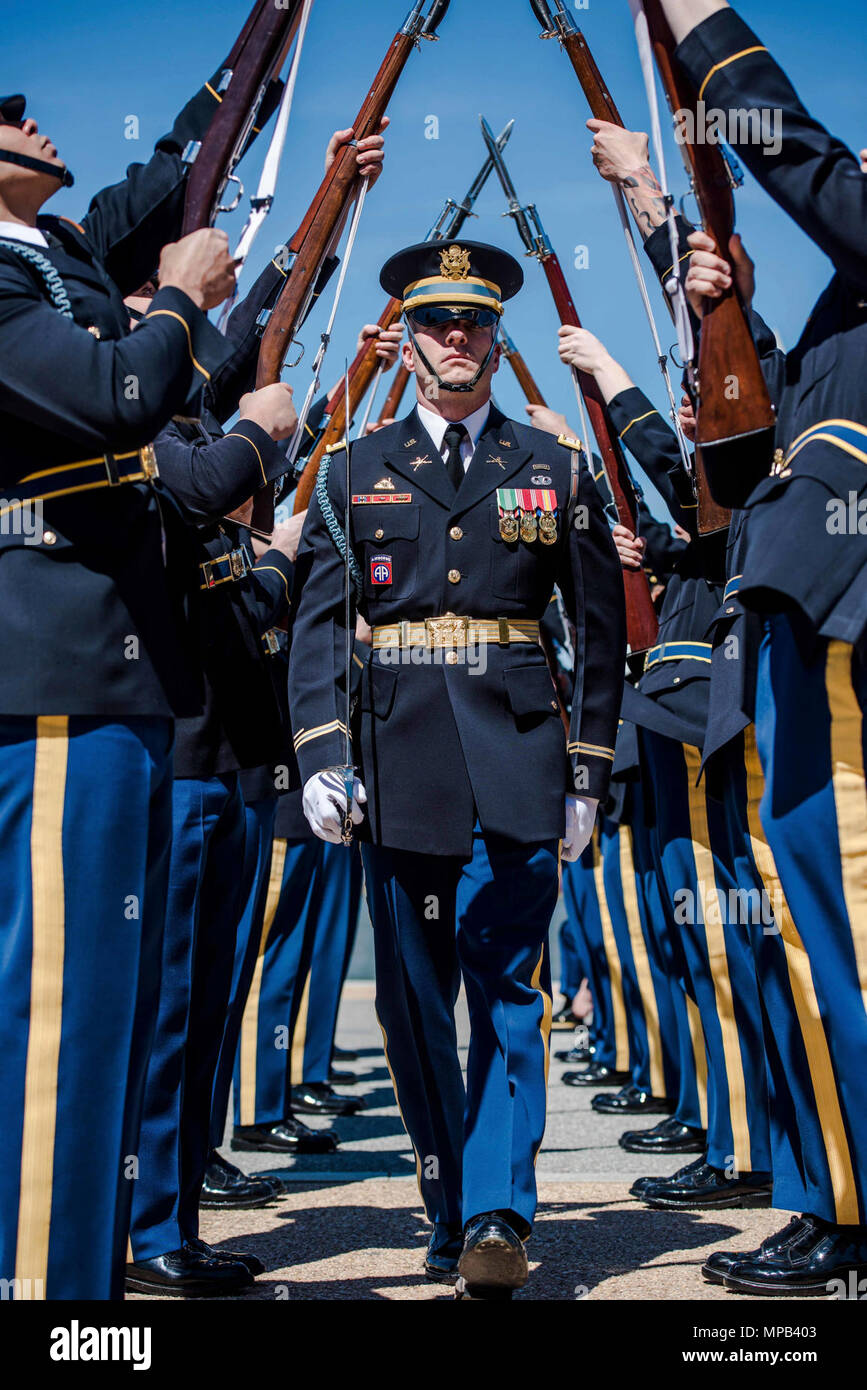 The U.S. Army Drill Team from 3d U.S. Infantry Regiment (The Old Guard ...