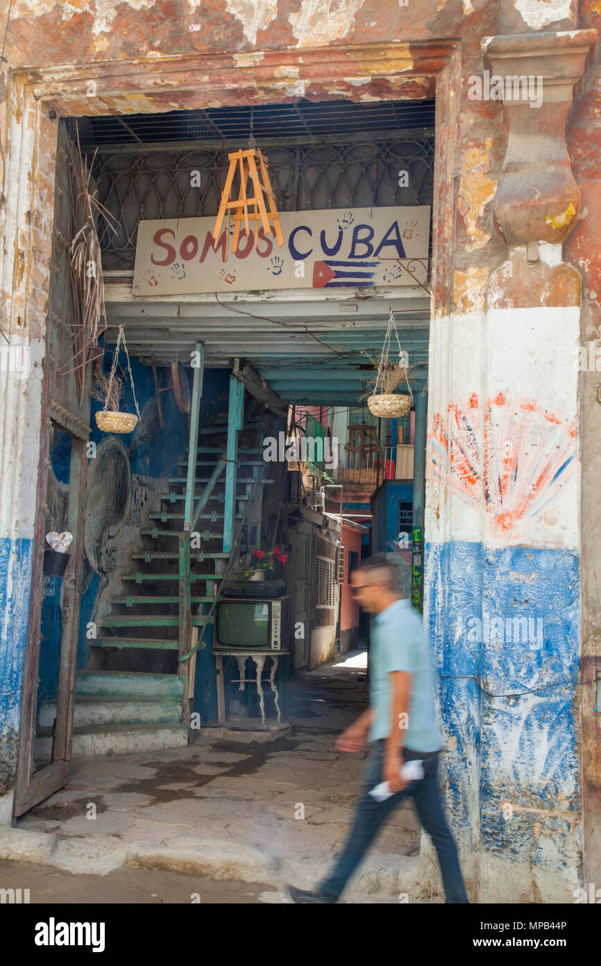 Inside cuban home hi-res stock photography and images - Alamy