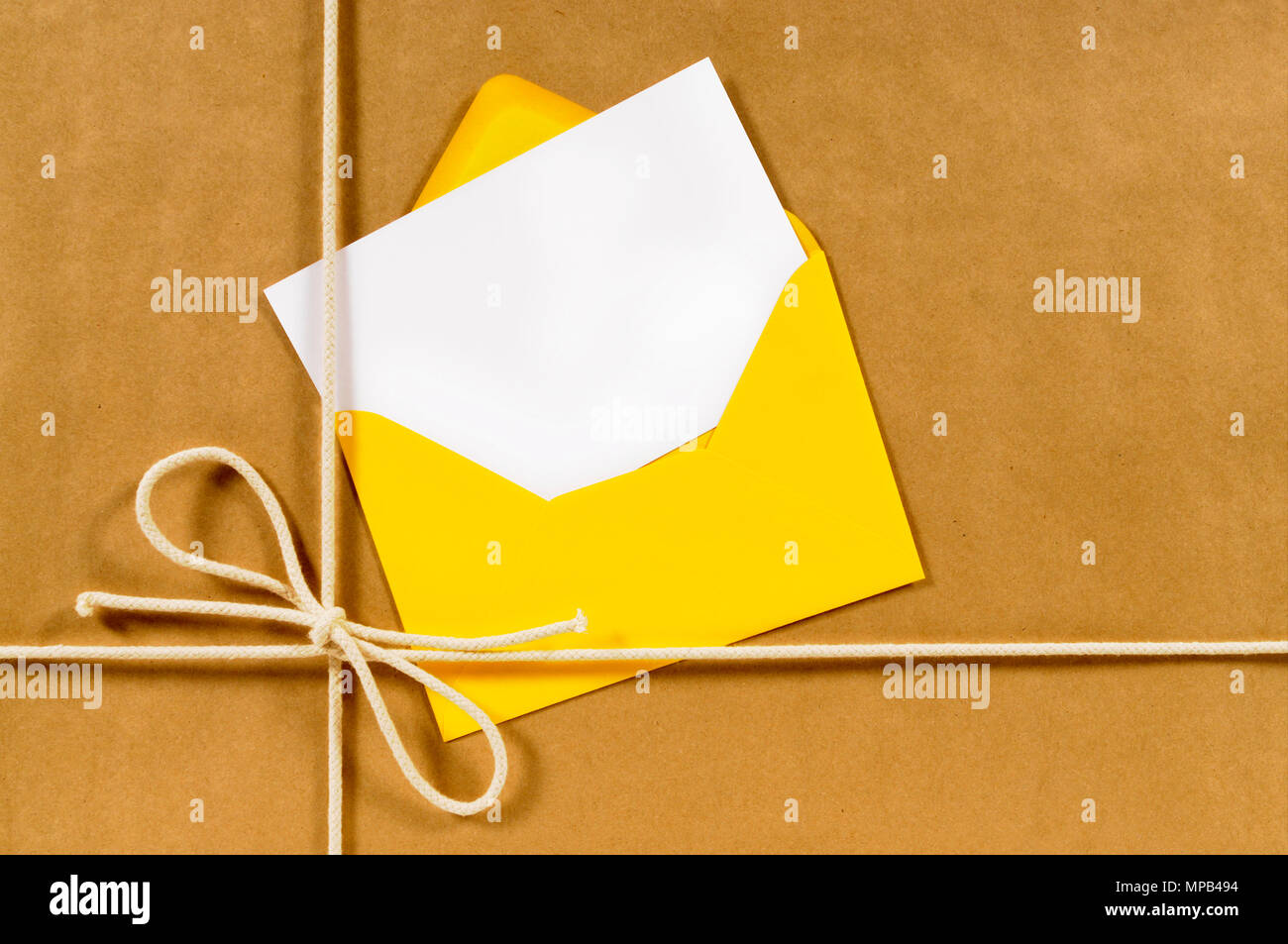 Open yellow envelope blank paper hi-res stock photography and images ...
