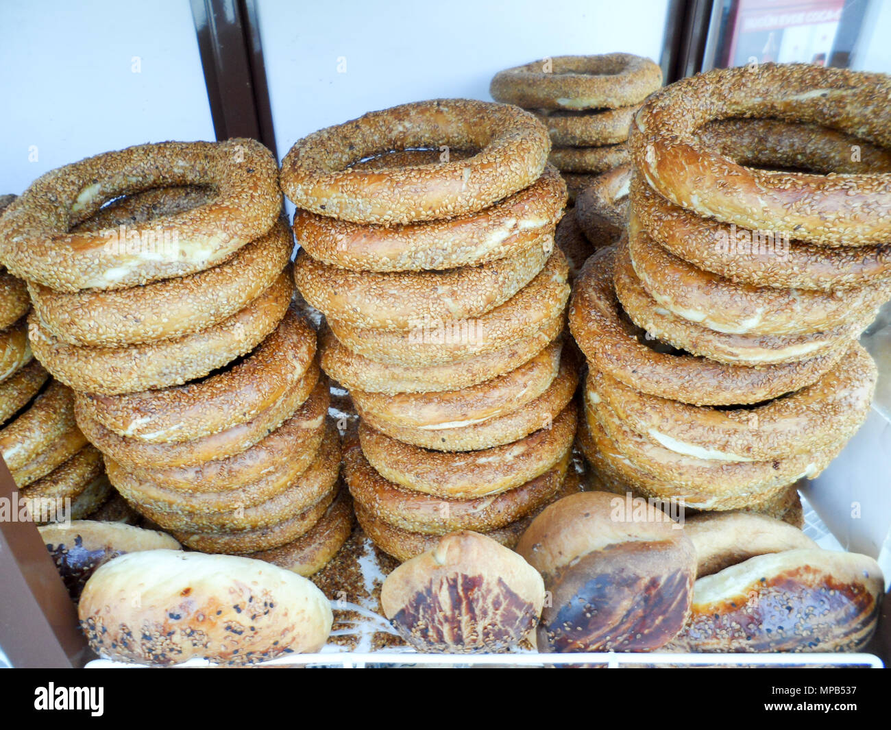 Simit. Traditional Turkish fresh sesame covered bagels in a shop in ...