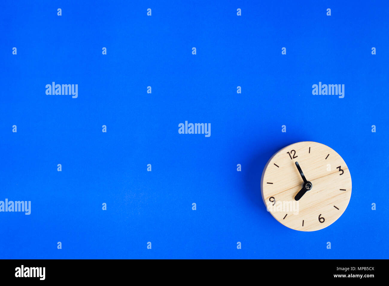 Hanmade clock 8.00 Am. at morning with blue background , Flat lay image ...