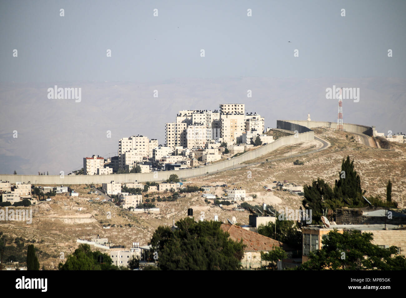 Israel palestine border fence hi-res stock photography and images - Alamy